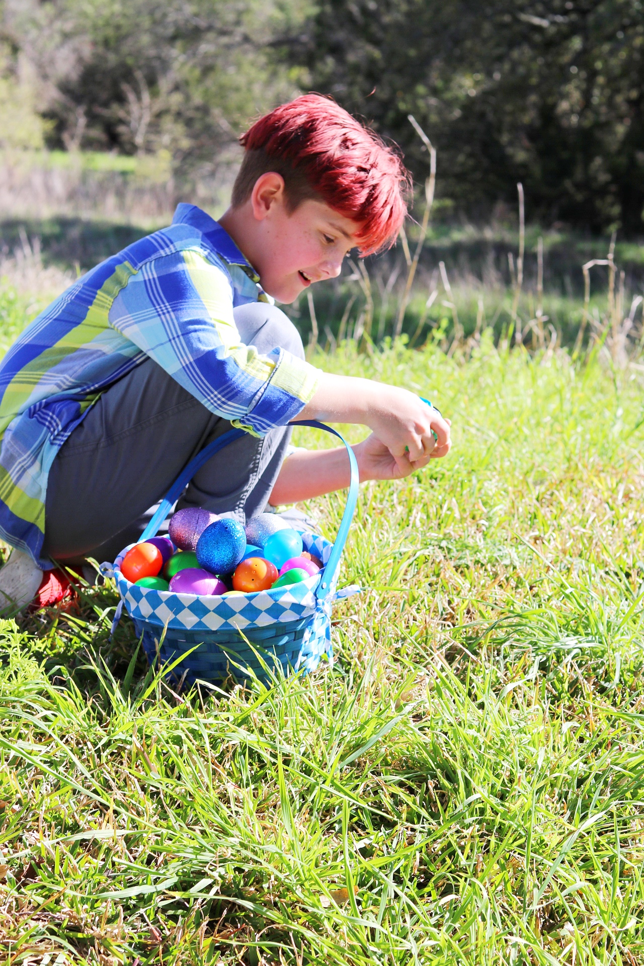 Out of the Box Easter Egg Hunt Idea: Stuff Your Easter Eggs with Welch ...