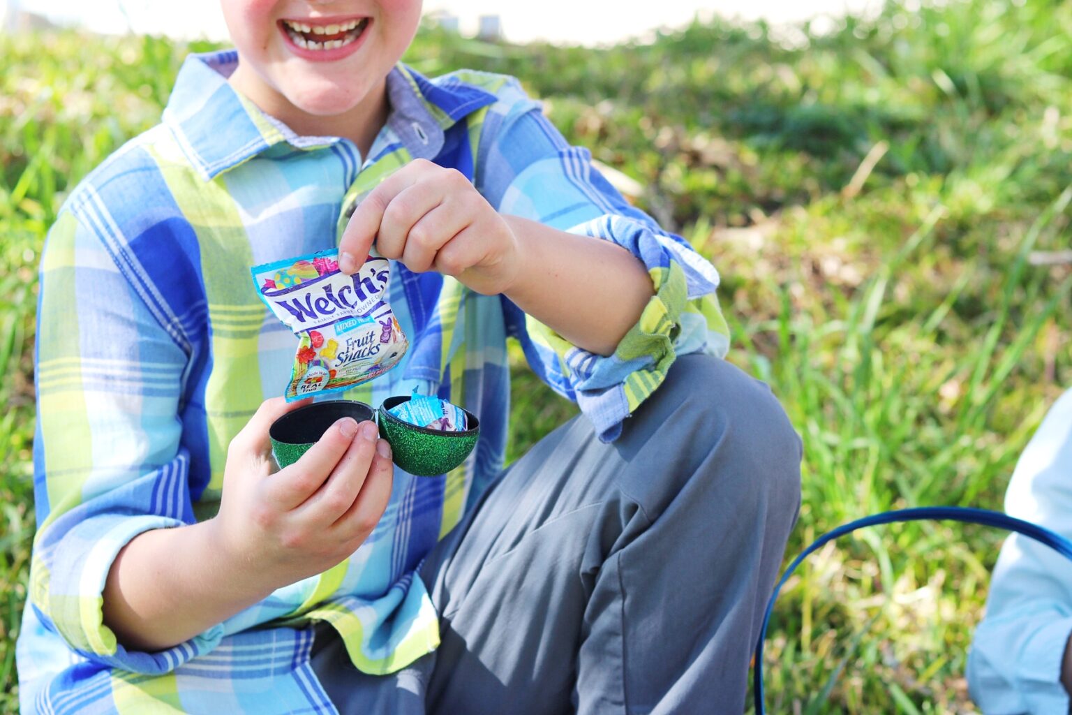 Out of the Box Easter Egg Hunt Idea: Stuff Your Easter Eggs with Welch ...