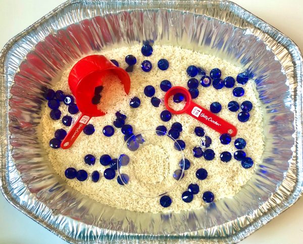 Dollar Store Sensory Bins (budget DIY sensory bins for toddlers) - Fab ...