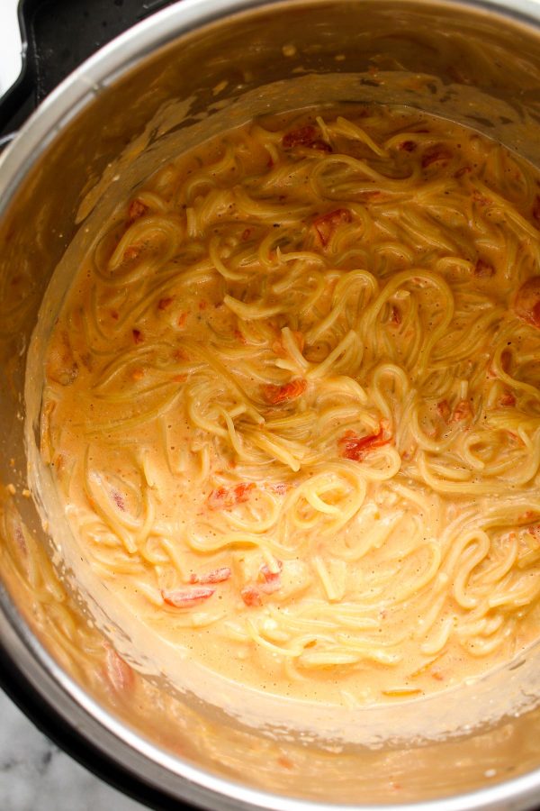 Instant Pot Cheesy Chicken Spaghetti - Fab Everyday