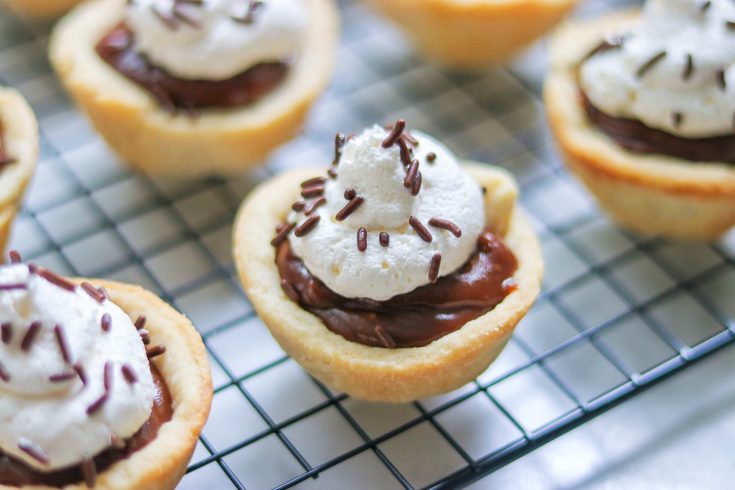 Mini Chocolate Pies (easy individual chocolate cream pie recipe) - Fab ...