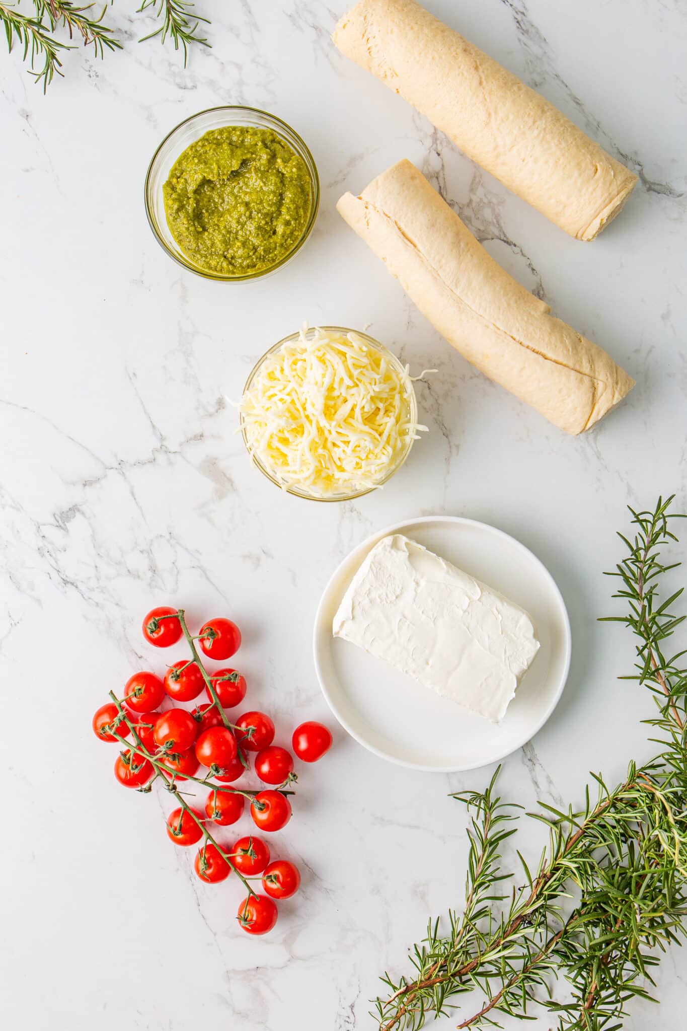 Cheesy Pesto Wreath (crescent roll wreath recipe) - Fab Everyday