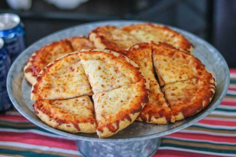 Home Alone Movie Night Ideas (How to Host an Easy Home Alone Party ...