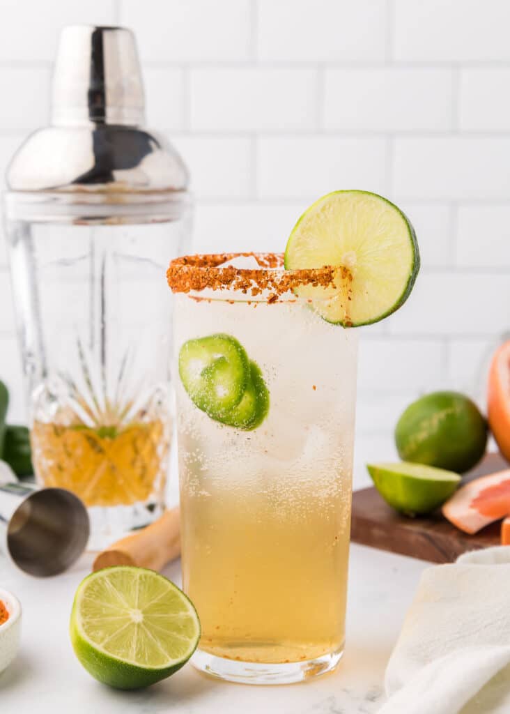 Spicy Paloma Mocktail (non-alcoholic paloma recipe) - Fab Everyday