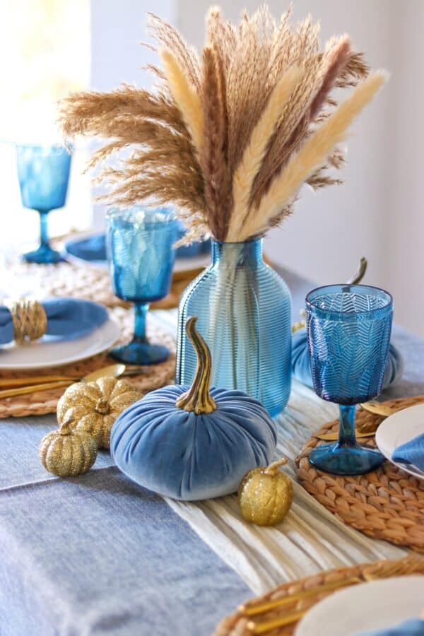 Out-of-the-Box Fall Tablescape: Blue and Gold Table Decoration Ideas ...