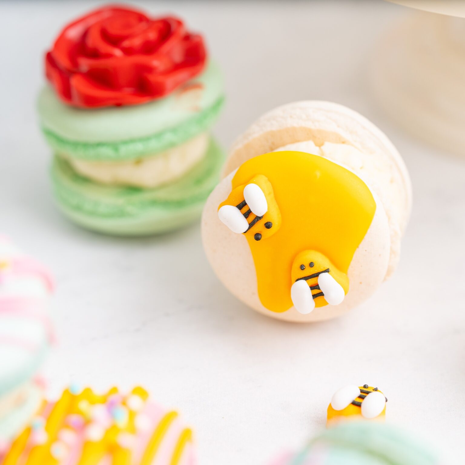 Macaron Decorating Ideas: 3 Ways to Decorate Macarons with Candy Melts ...