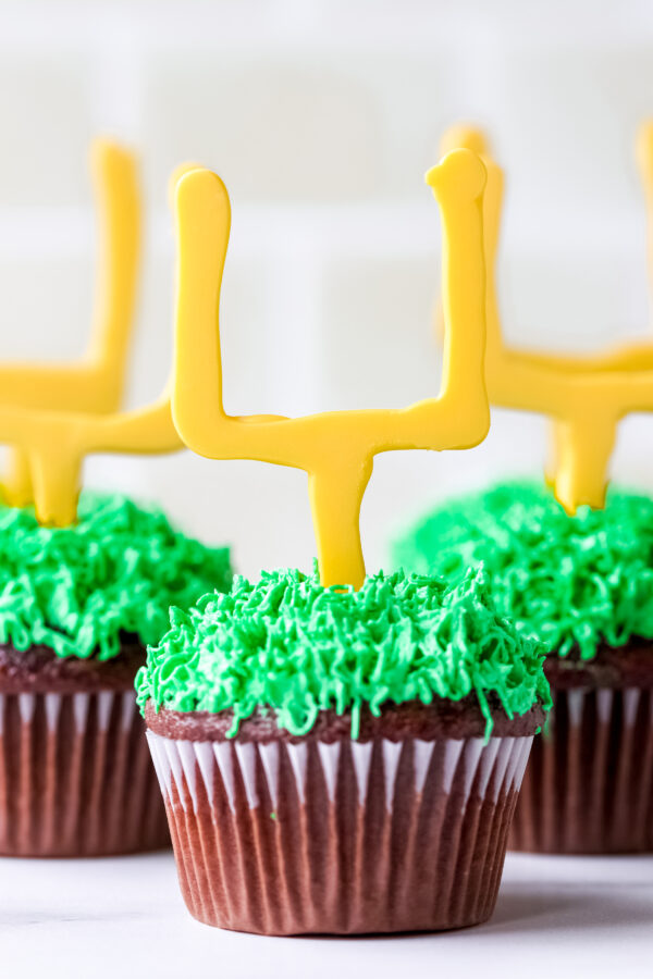 Football Goalpost Cupcakes (easy football cupcakes idea) - Fab Everyday