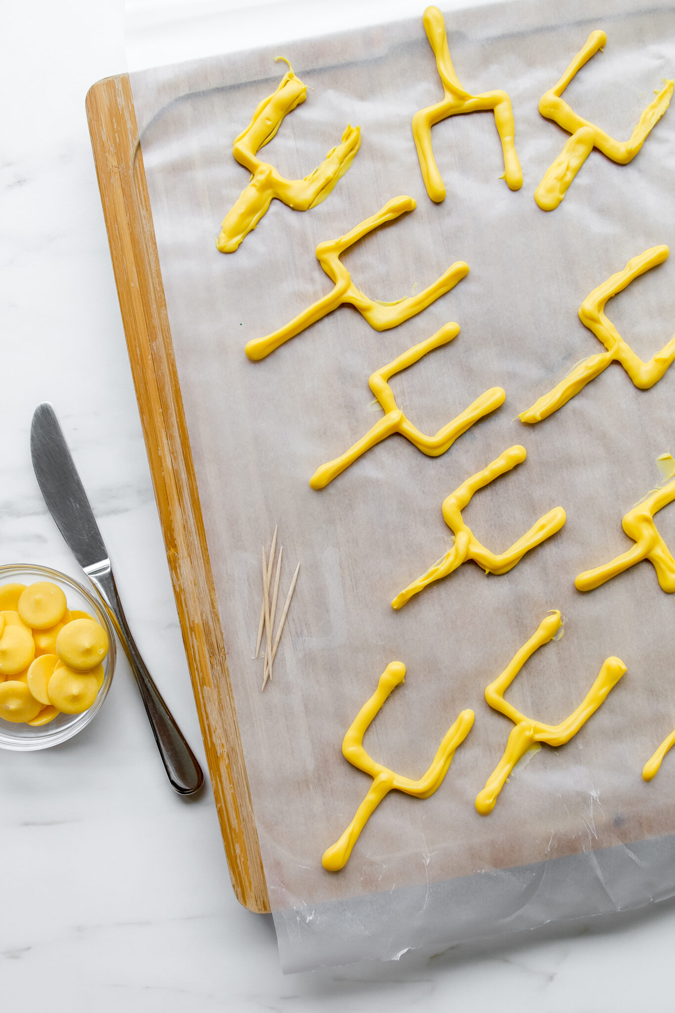 Football Goalpost Cupcakes (easy football cupcakes idea) - Fab Everyday