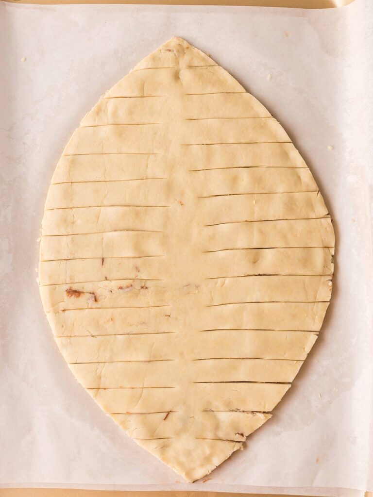 Pull-Apart Football Dessert (delicious football-shaped dessert for ...