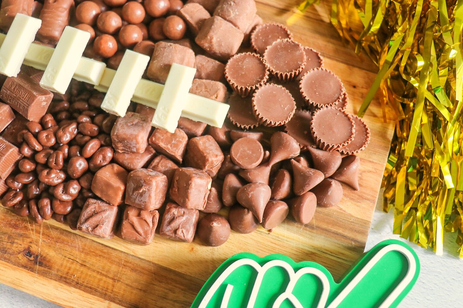 Football Candy Board (easy dessert for a Super Bowl party or game day ...