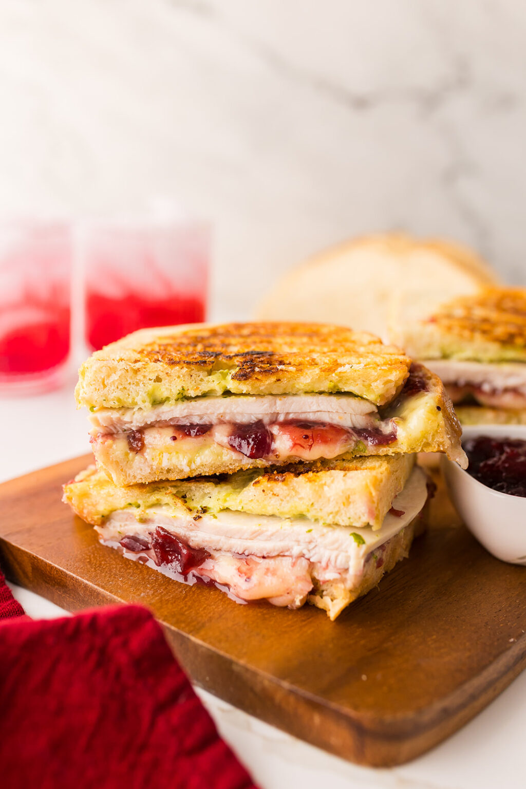 Turkey, Brie, and Cranberry Sandwich (delicious Thanksgiving leftover ...