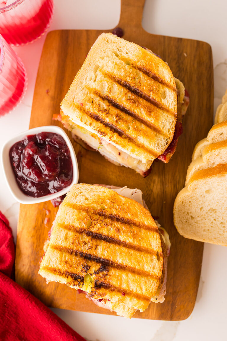 Turkey, Brie, and Cranberry Sandwich (delicious Thanksgiving leftover ...